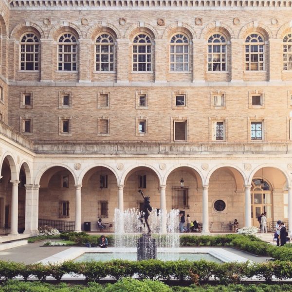 Pourquoi tu devrais t'abonner à la bibliothèque | Béatrice